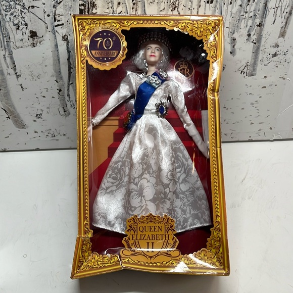 Mattel | Toys | Barbie Signature 7th Anniversary Queen Elizabeth 1 ...